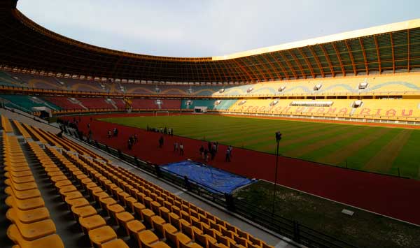 Lari-lari Sore di Komplek Stadion Utama Riau | Keliling Riau