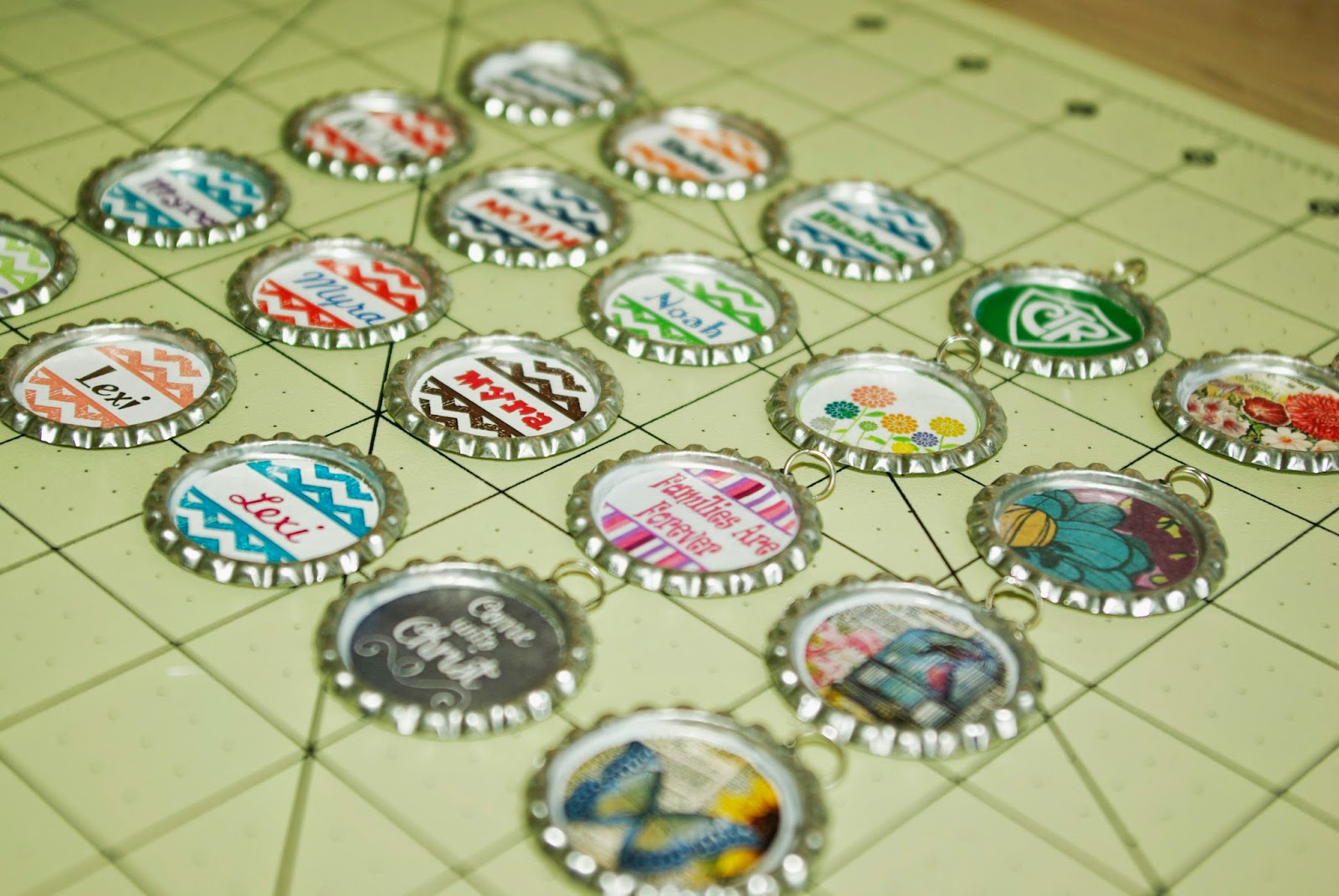 Old Market Corner: Bottle Cap Necklace Tutorial