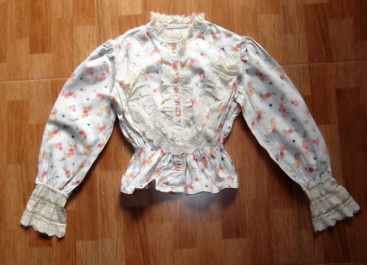 FolkCostume&Embroidery: Costume of Nazaré, Estremadura, Portugal