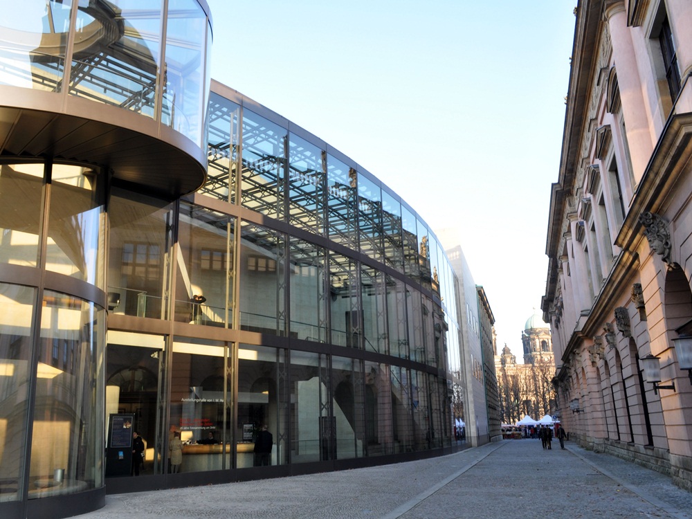 all that is solid melts into air...: Plac Aleksandra / Berlin