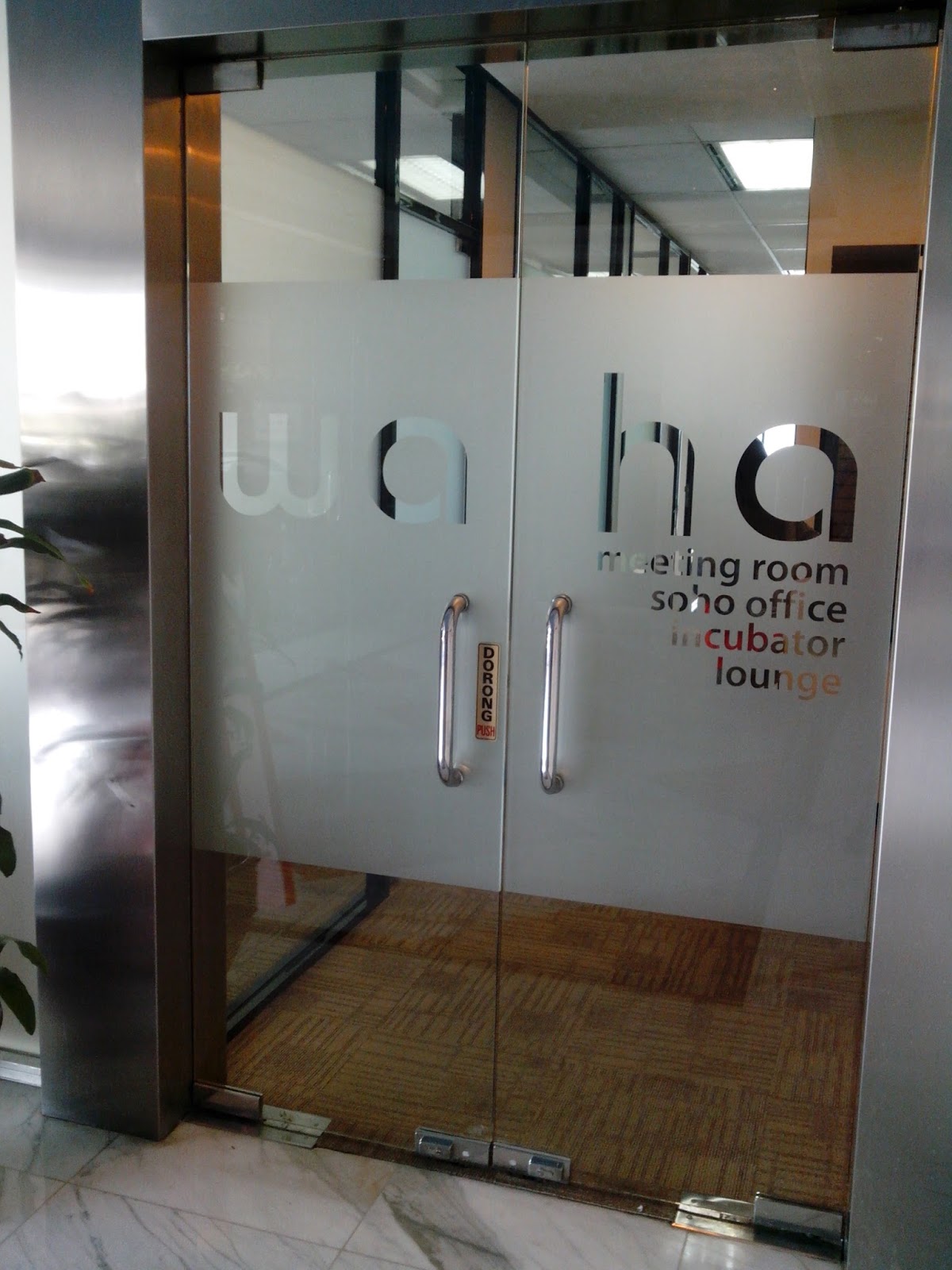 Design Rumah Idaman: Kaca Buram Sunblast Dekorasi Ruang Yang Cantik