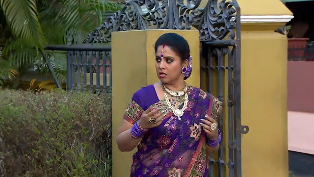 Mallu Tv Serial Actress Roopasri Hot Sexy Deep Wide Navel in Saree -Sa ...