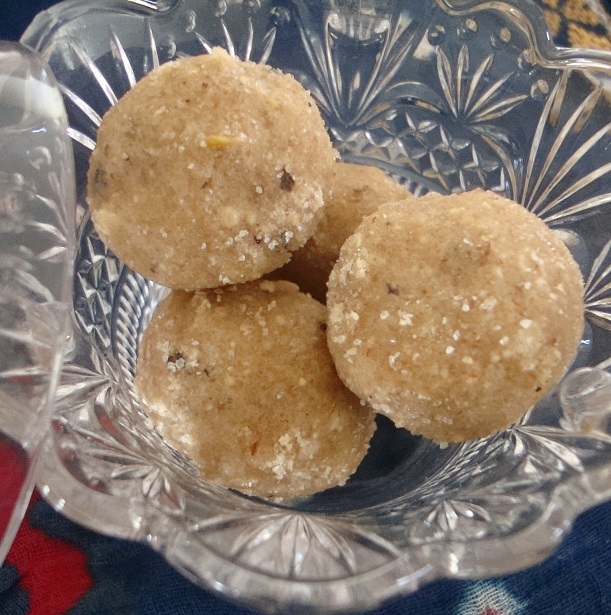 Cookbooks & Experiments: Gaund ra Laadoo / Goond ke laddu / Sweet Wheat ...