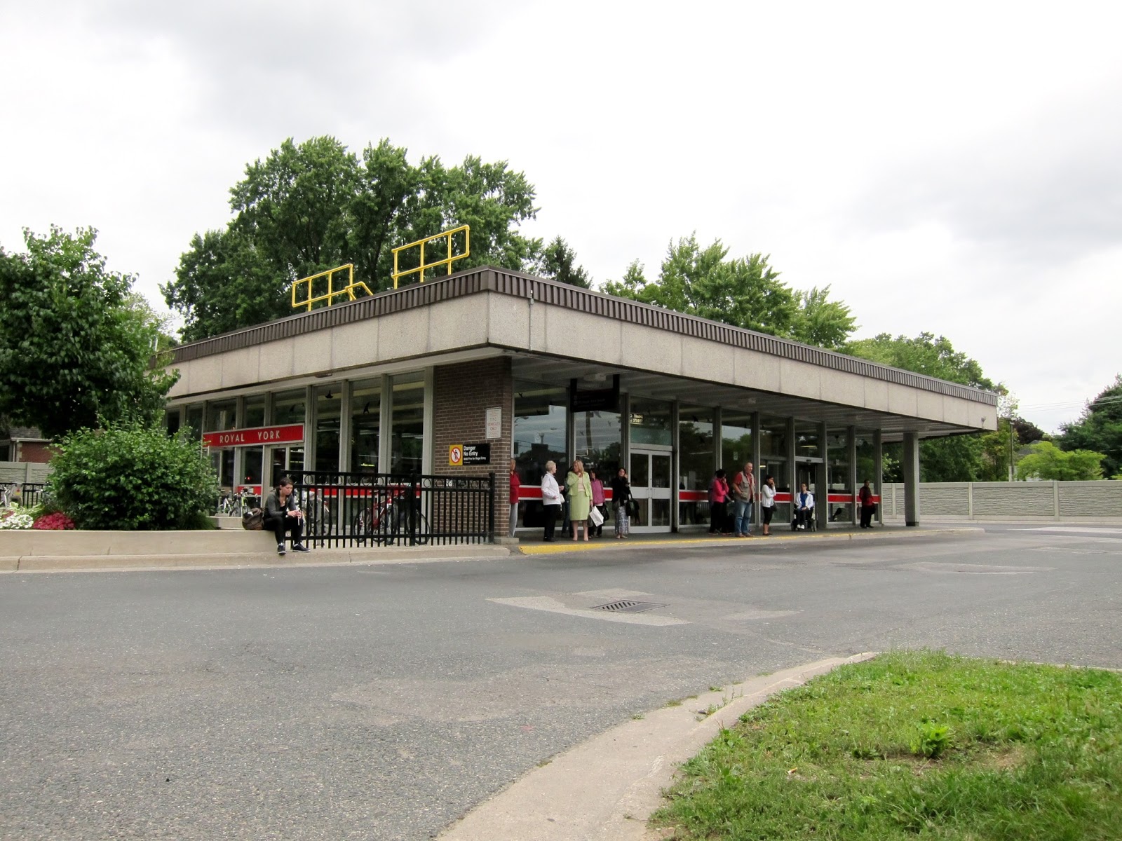 Station Fixation: Royal York