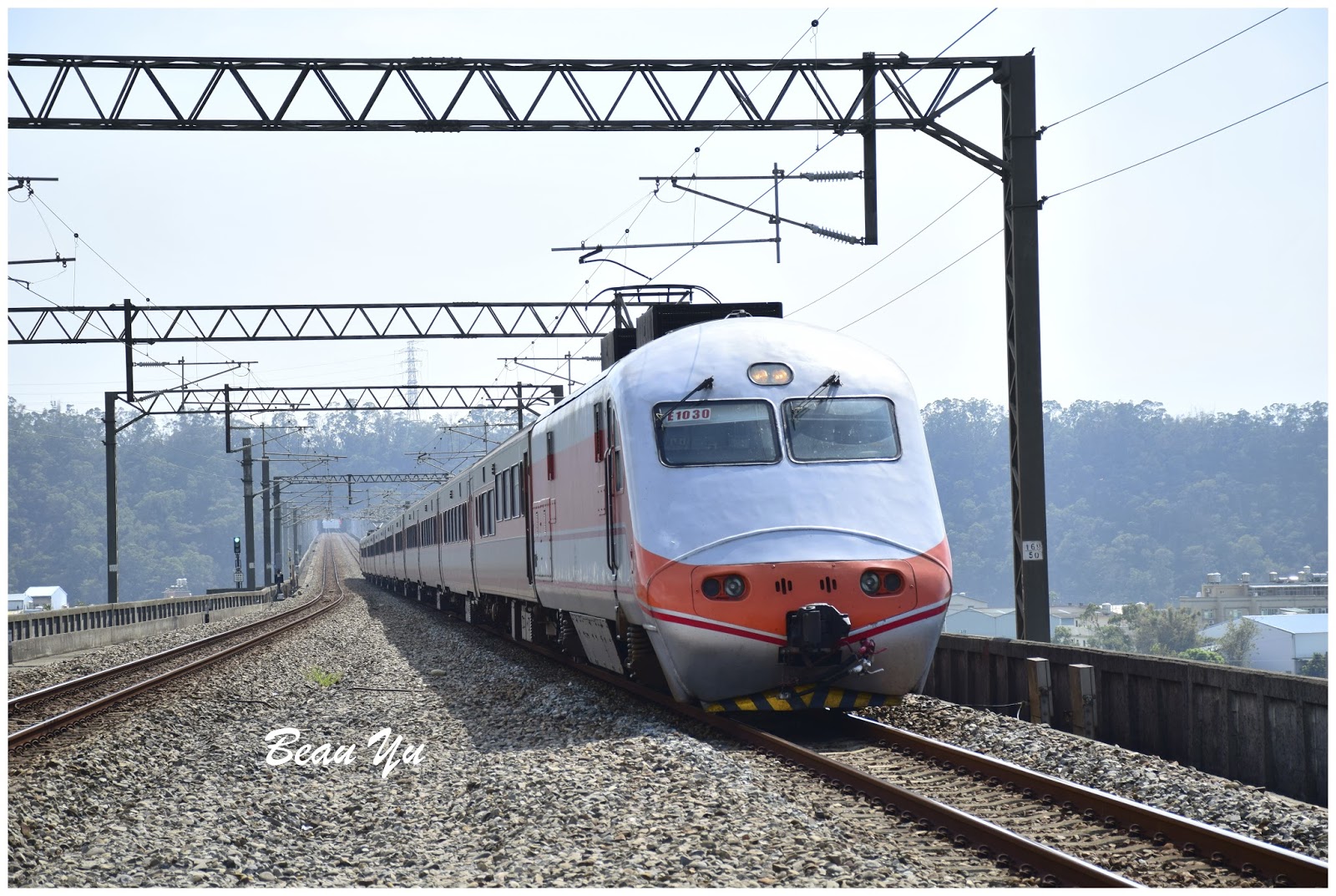 Beau的鐵道網站: 台鐵E1000形推拉式自強號電力機車