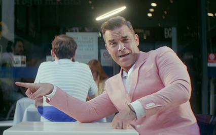 Robbie Williams, un ángel de la guarda en ‘Candy’ | One Hit Wonder Factory