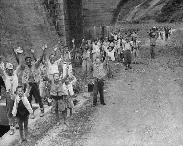Gusts Of Popular Feeling: Photos of post-liberation Korea