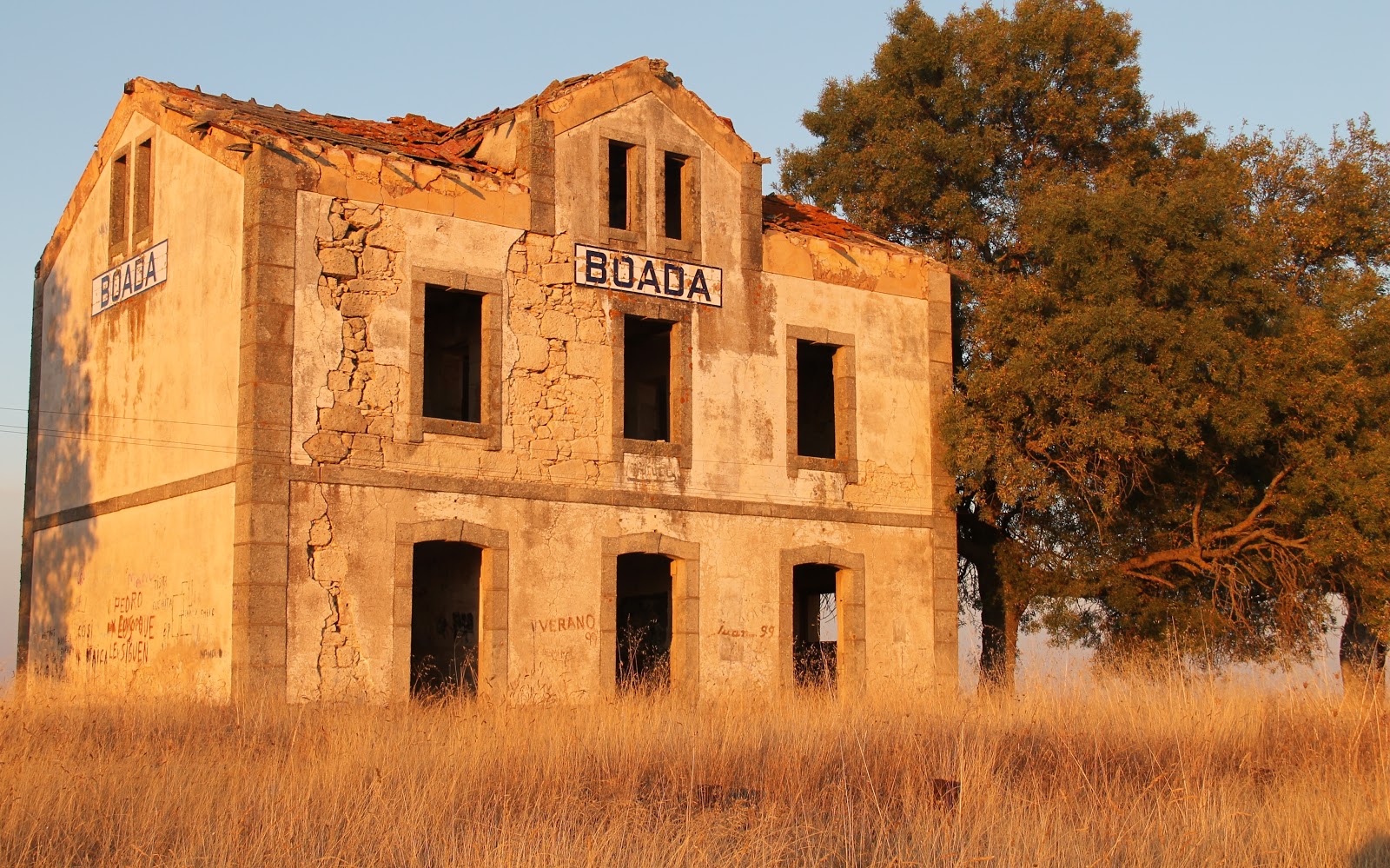 El blog de Jesús: ESTACION DE BOADA AL PONERSE EL SOL EN OTOÑO