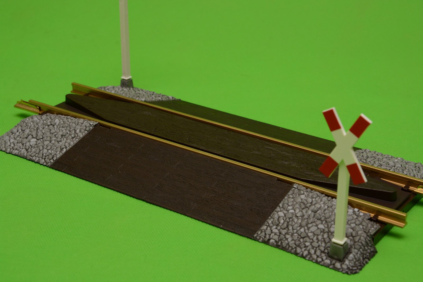 My Miniature Worlds: Piko 35281, G-scale rerailer/grade crossing with track