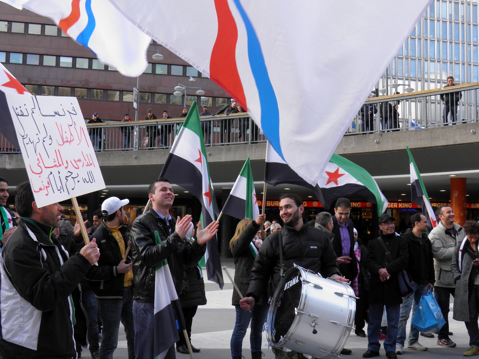 ስደተኛው iREFUGEE: Syrians in Sweden demand foreign intervention.