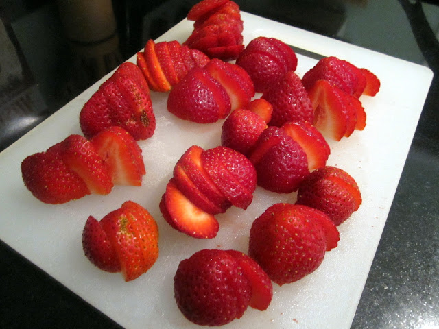 Sophie in the Kitchen: Chinese Strawberry Cake