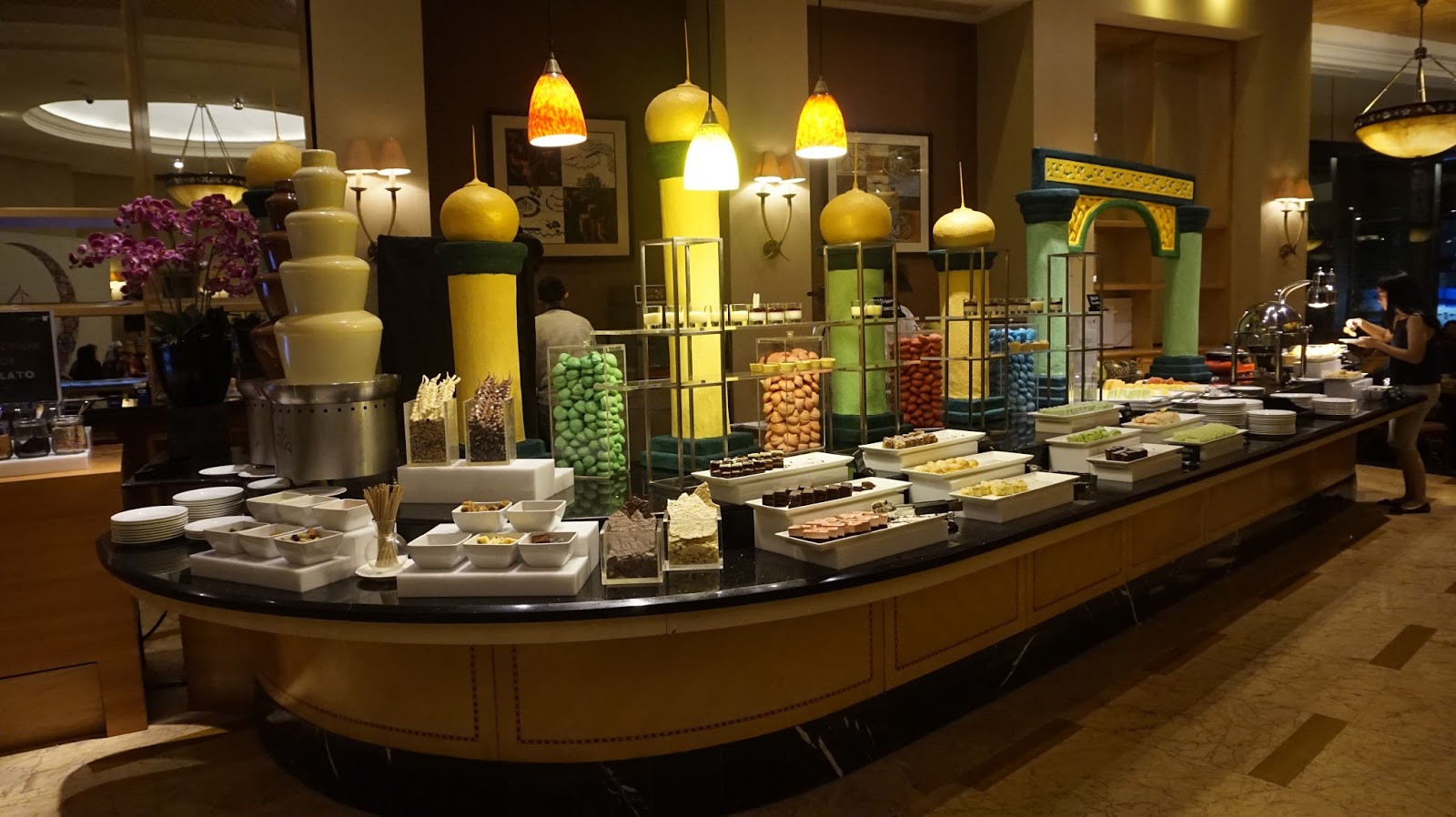 Astrid Amalia: Sailendra Restaurant and CakeBox Deli at JW Marriott ...