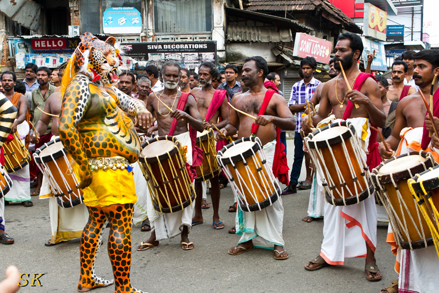 എന്‍റെ കാഴ്ചകള്‍: Puli kali from the "lair of pulies". തൃശ്ശൂര്‍ പുലി ...
