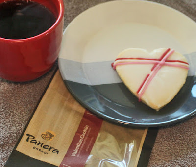 Richard Reviews Everything : Panera Bread Valentine Cookie