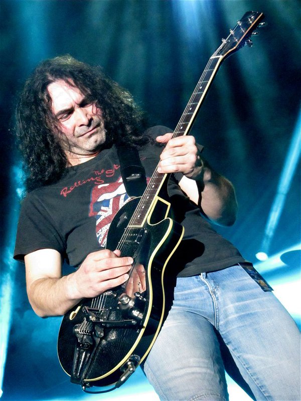 METAL MIRROR: RITRATTO DI UN (NON) AUTORE: SASCHA PAETH