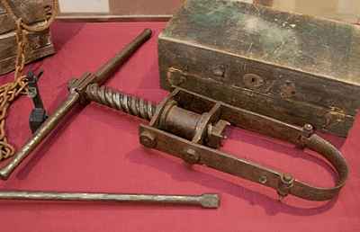 AMO DEL CASTILLO: Curiosidades: El garrote vil