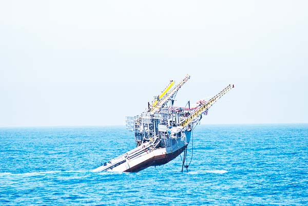 This is the weirdest ship you've ever seen - And no, not sinking ...