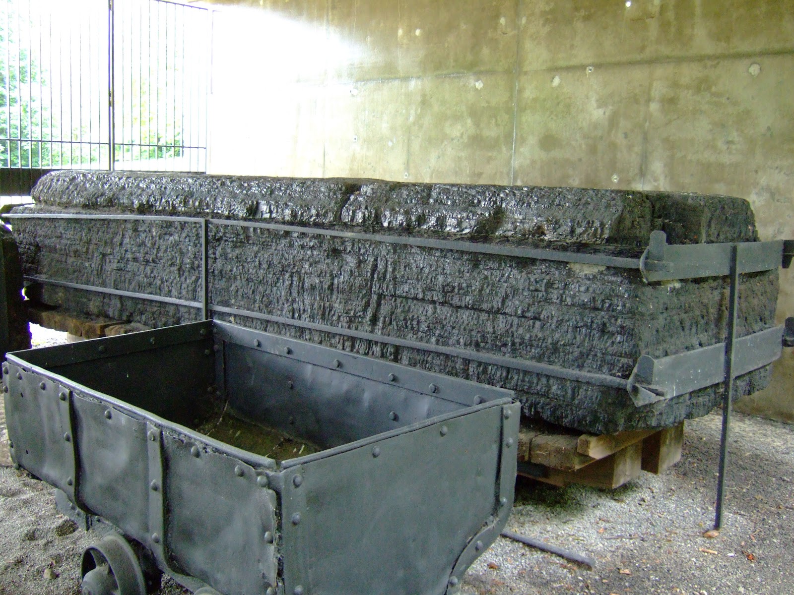 PHOTOS2PLEASEU: THE WORLD'S LARGEST BLOCK OF COAL