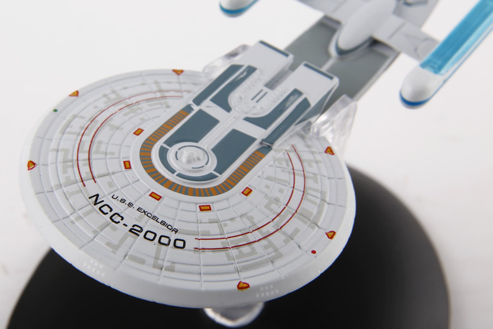 The Trek Collective: Review: The Official Starships Collection #8 - USS ...