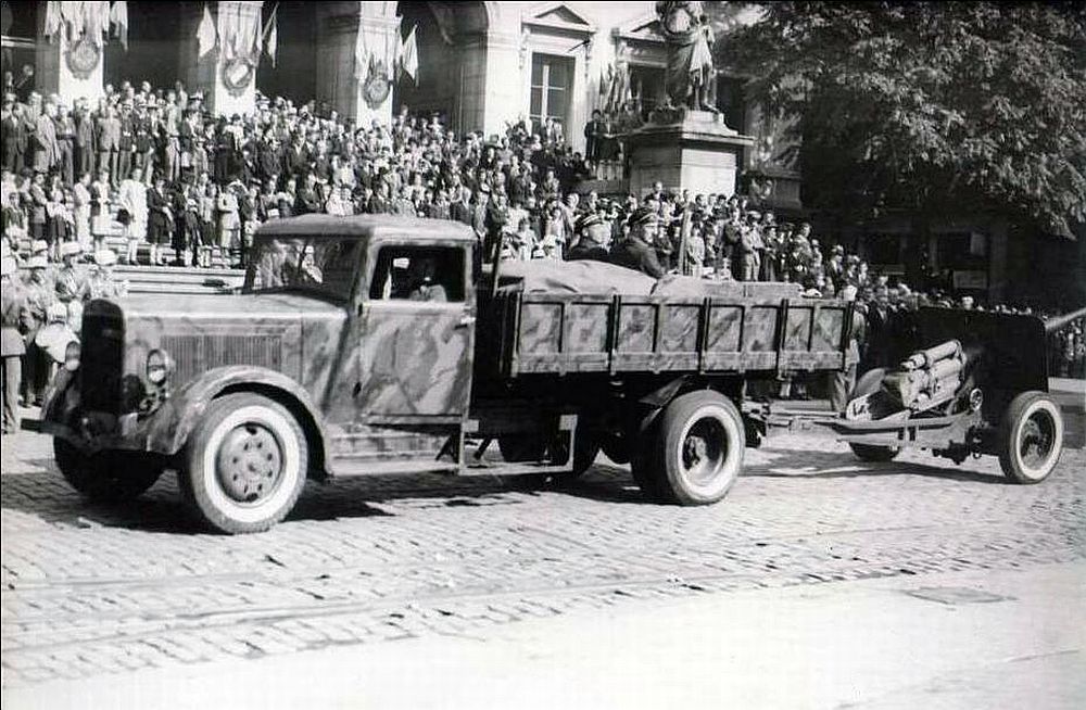 transpress nz: WW2 truck, France