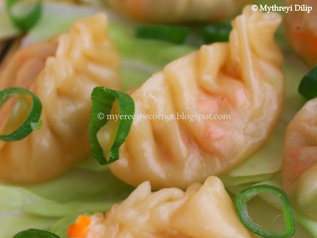 Mye's Kitchen: Steamed Vegetable Wontons / Vegetable Momos Recipe