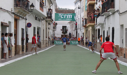 El raspall en la calle: EL JUEGO Y SUS INSTALACIONES