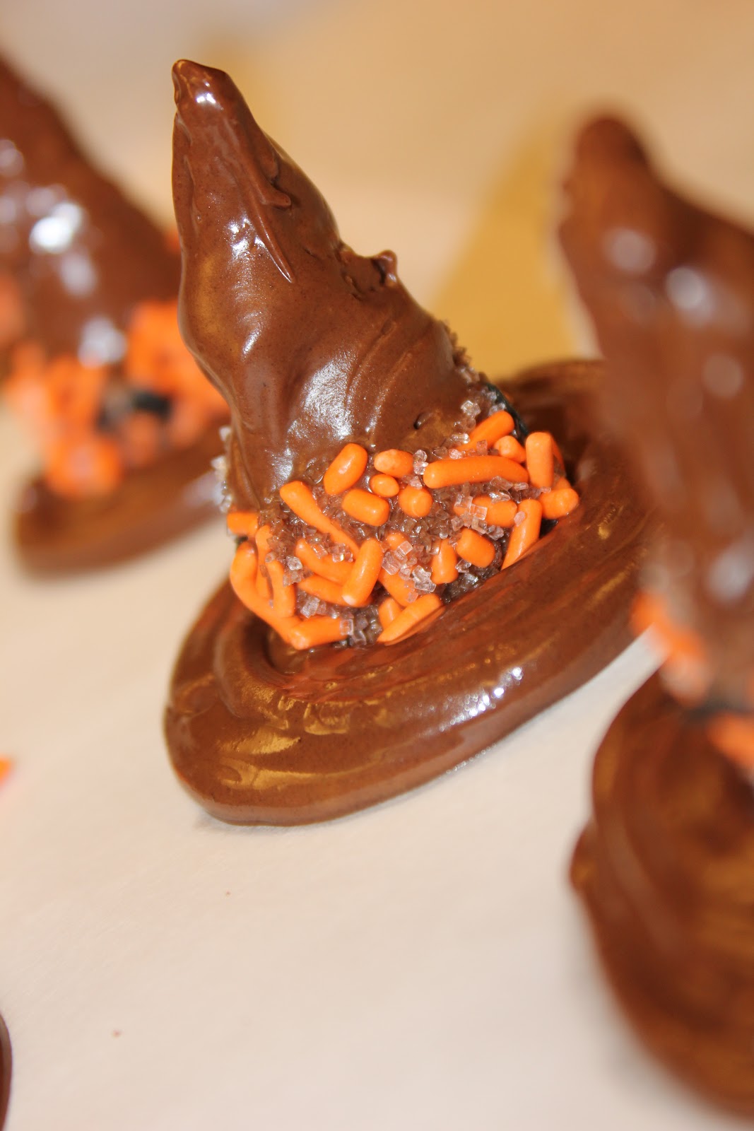 My Sister's Crazy!: SIMPLE TRICKS FOR HALLOWEEN TREATS