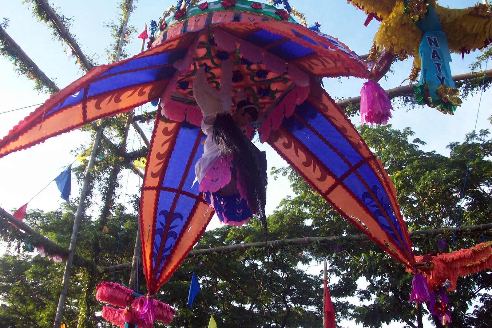 Mga Tula at Salamisim: "Sayaw ng Bati" marks 2011 Easter Sunday's ...