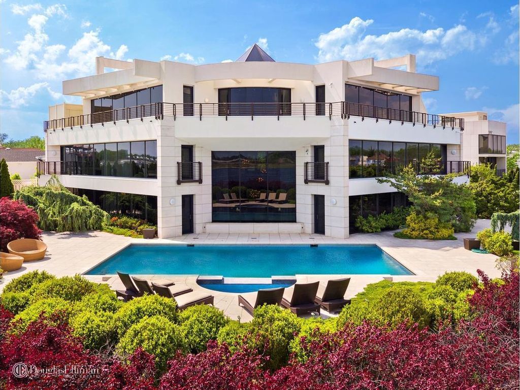 25,000 Square Foot Contemporary-Style Waterfront Mansion In Brooklyn ...