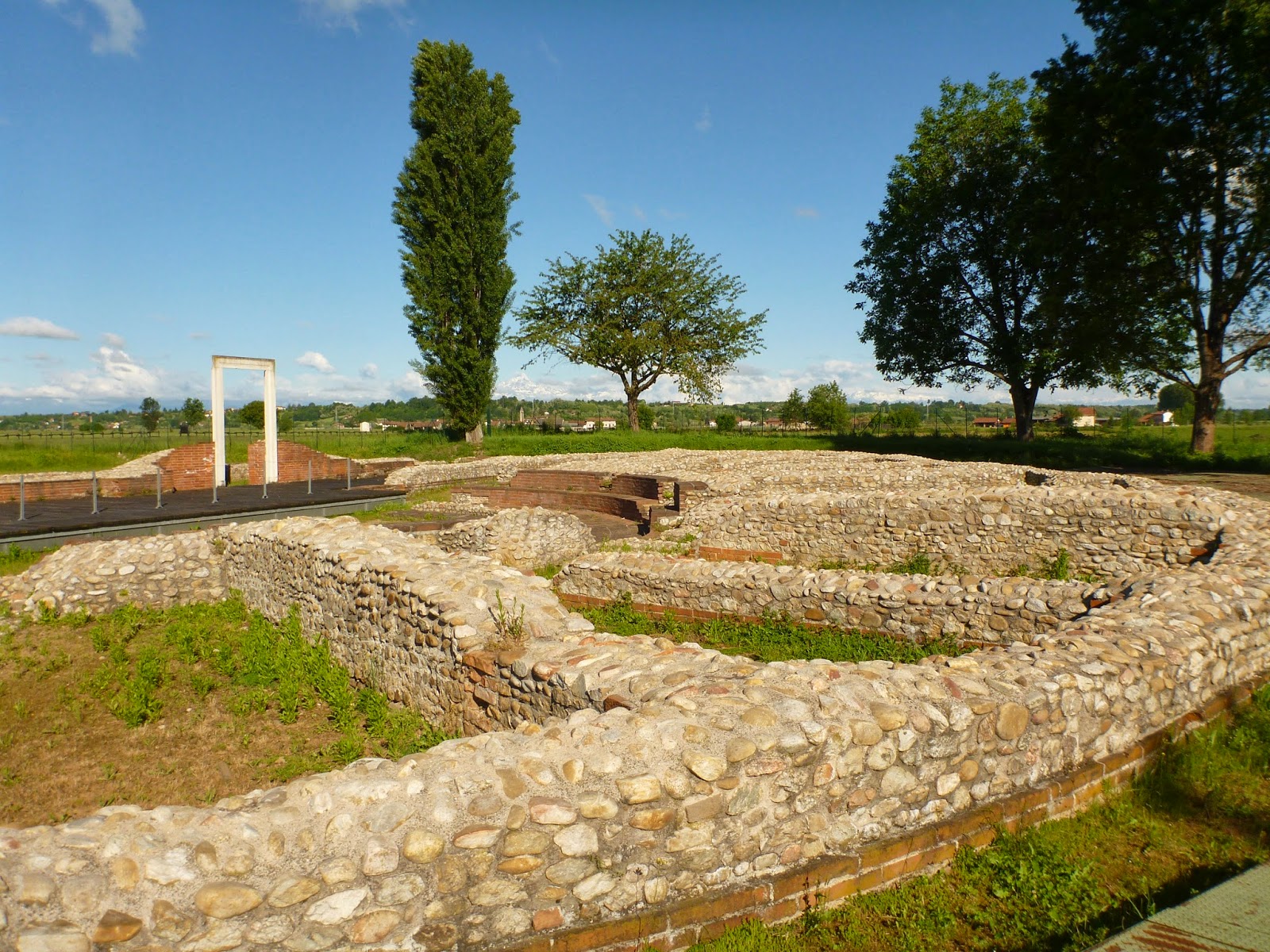 TravelMarx: Augusta Bagiennorum Roman Ruins - Bene Vagienna, Italy