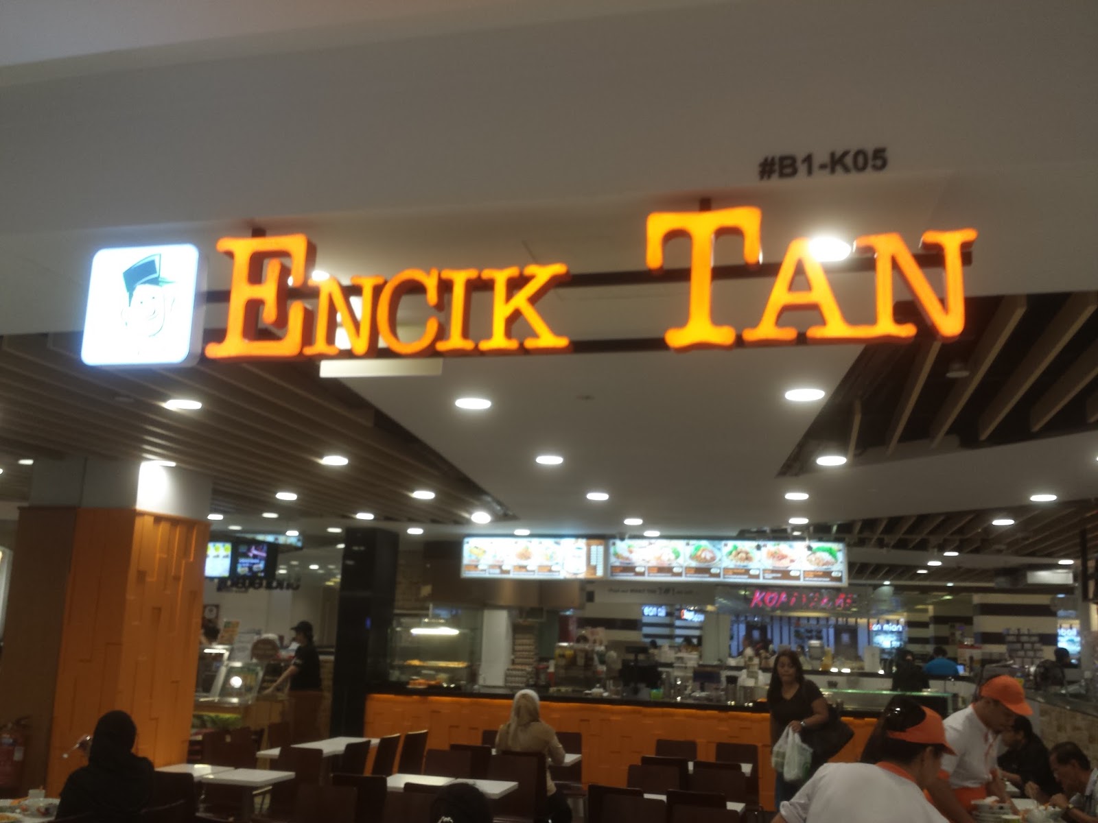 Somewhere in Singapore Blog: Encik Tan