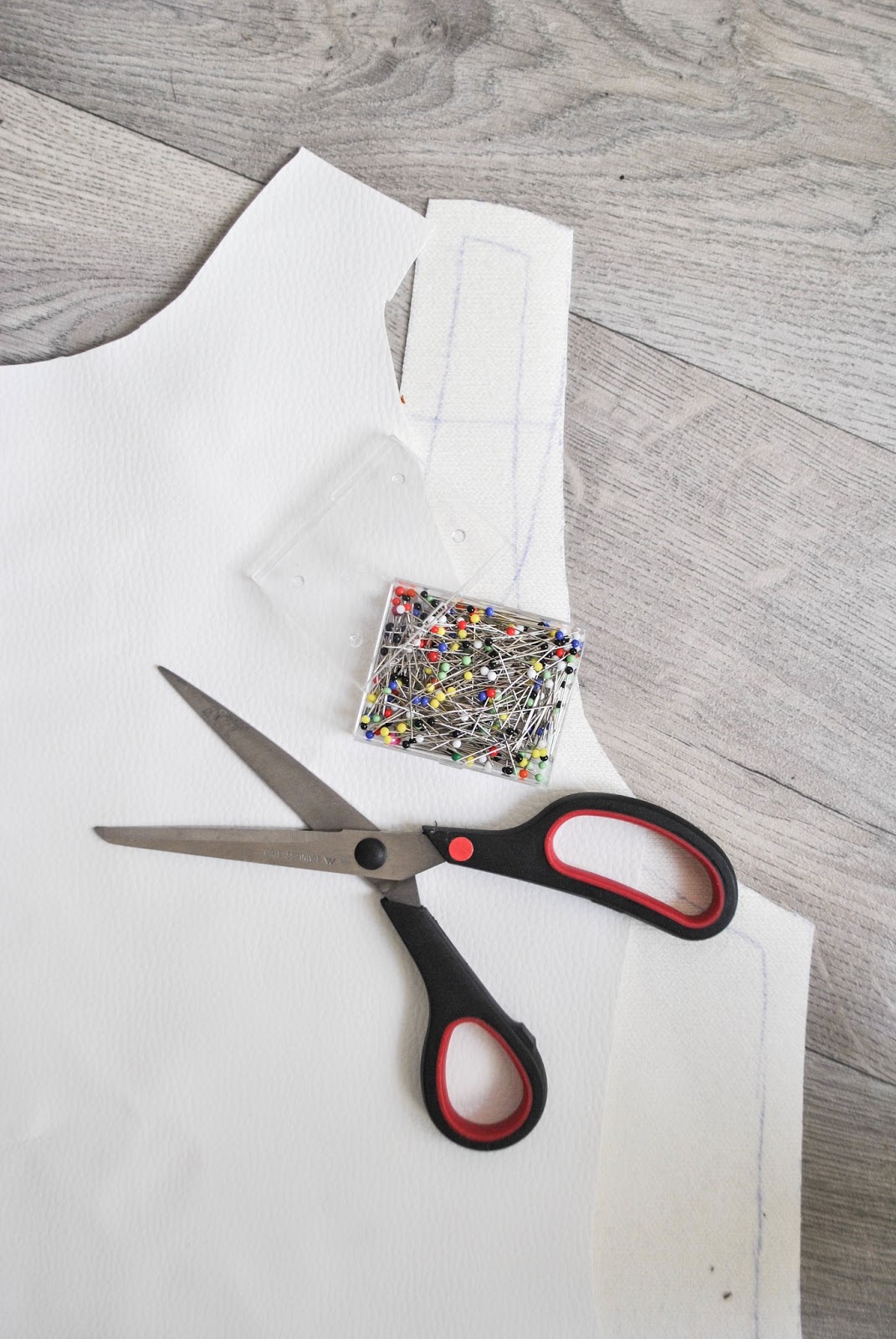 KAREN VAN BINSBERGEN: DIY White Leather Top