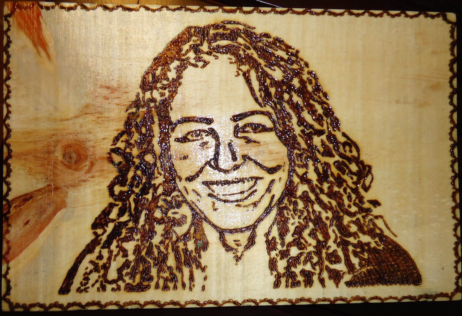 Pirografia em Madeira: Fotos de pessoas feitas com Pirografia