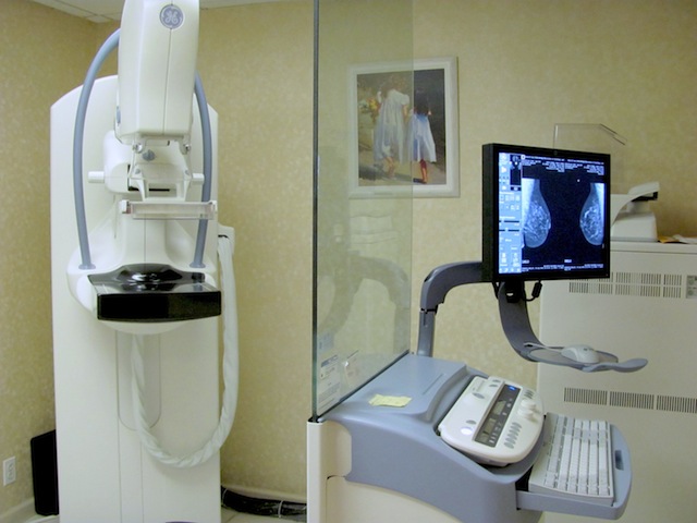Breast Cancer Symptoms Review: Why Get a Screening Mammogram?