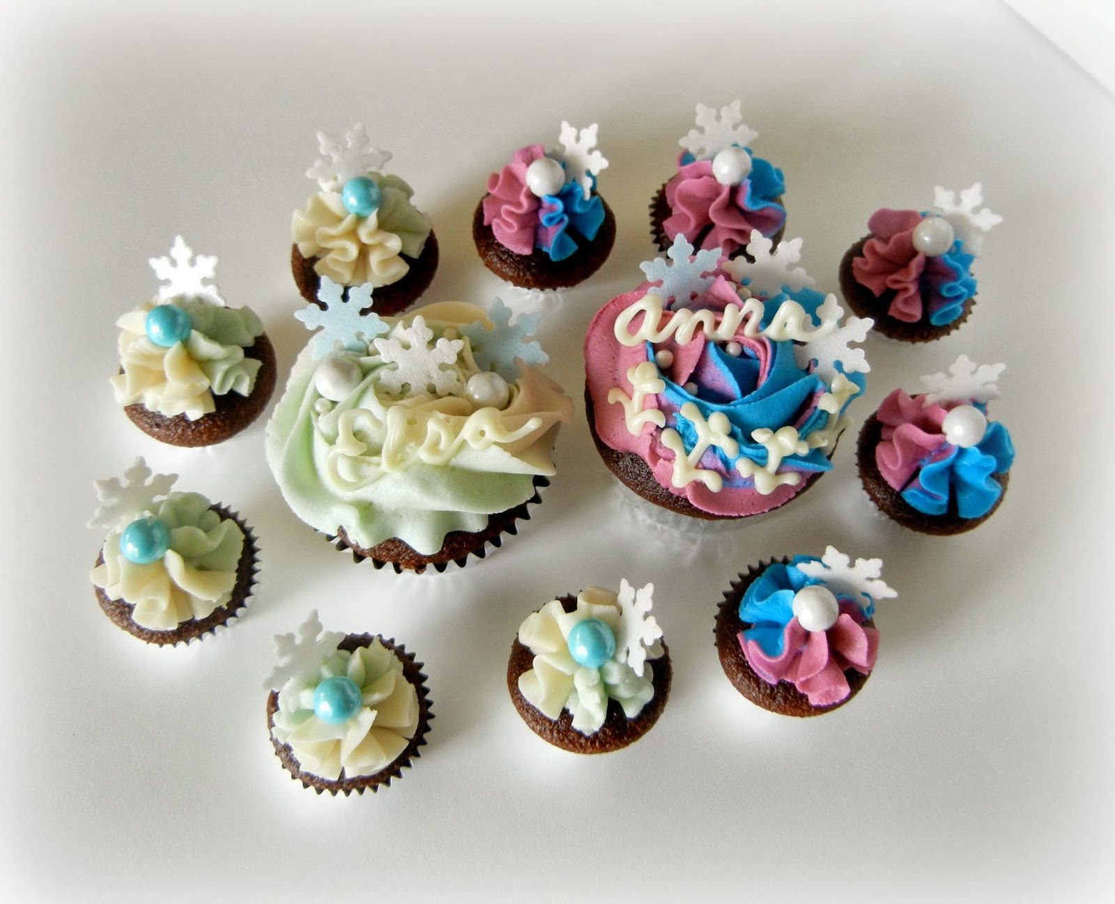 Sugar Swings! Serve Some: Disney Frozen Movie Cupcakes