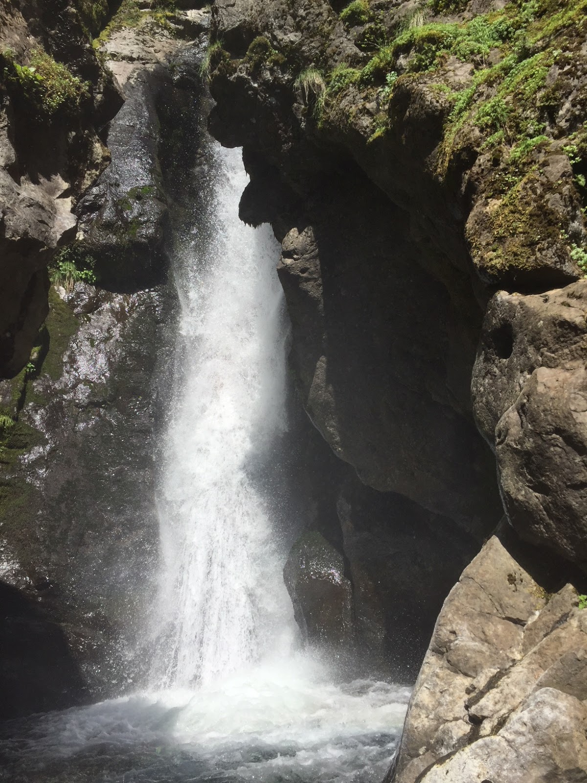 Three Hiking Sisters: Rodney Falls and the Pool of the Winds
