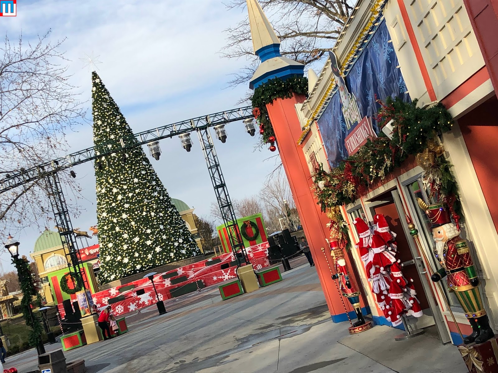 MidwestInfoGuide: Winterfest Decorations (WOF)