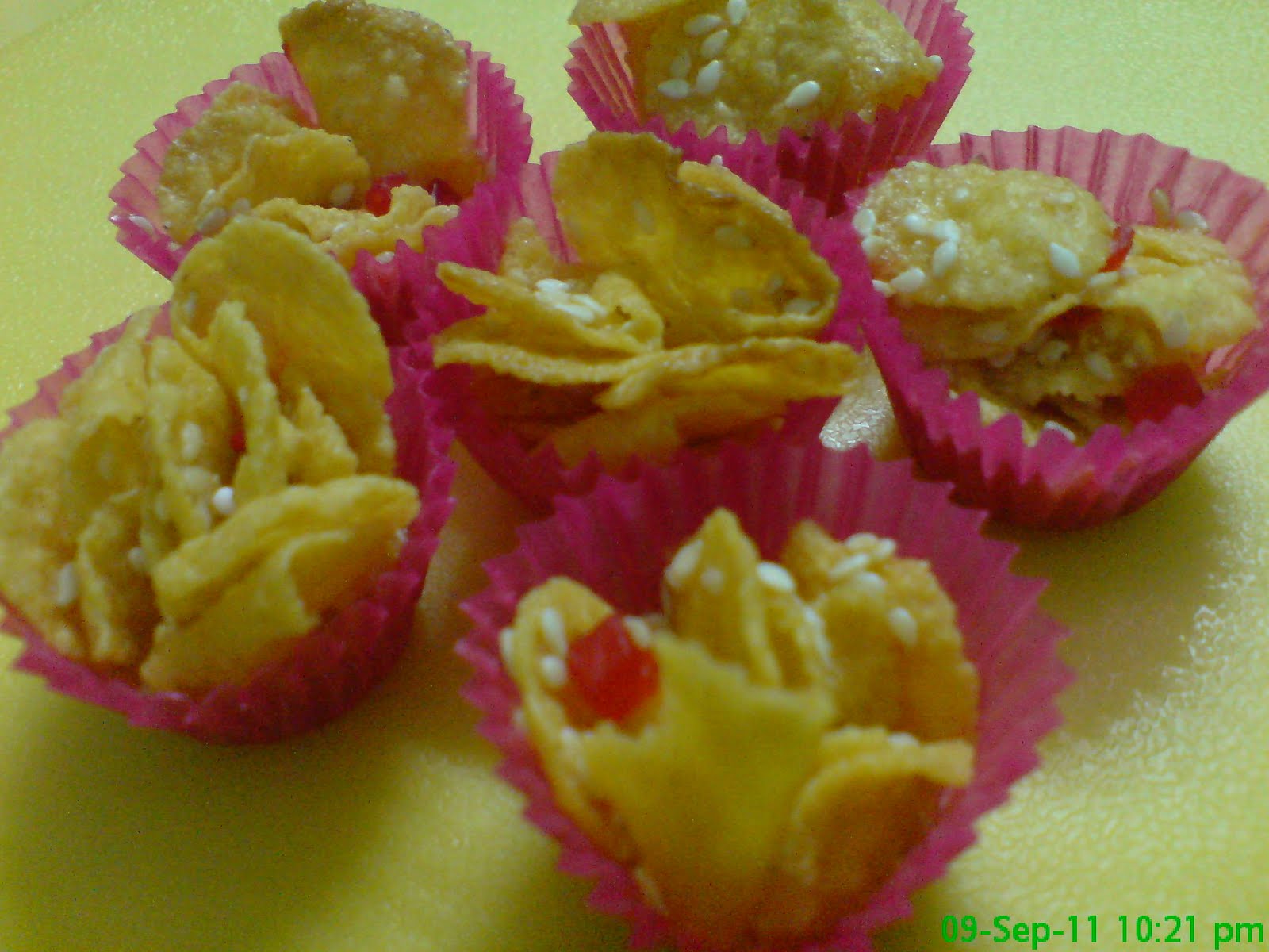 Riezanie's Recipe Collections: BISKUT CORNFLAKES MADU SALUT KELAPA