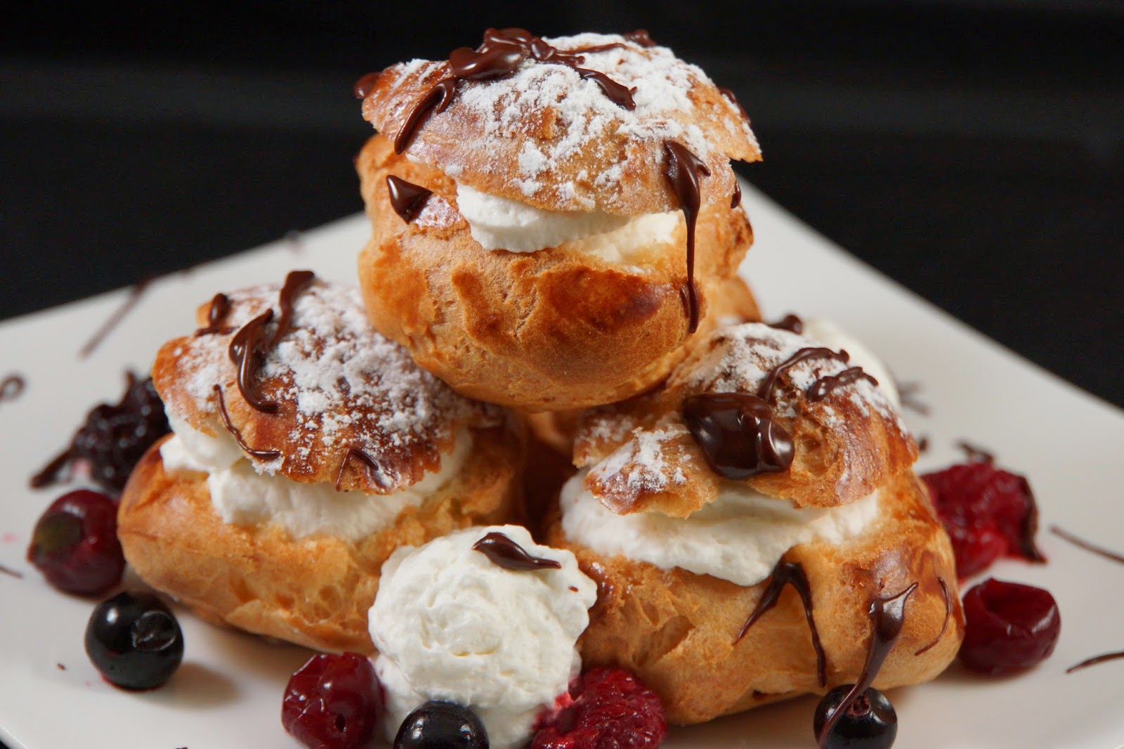 Choux Chantilly aux fruits rouges