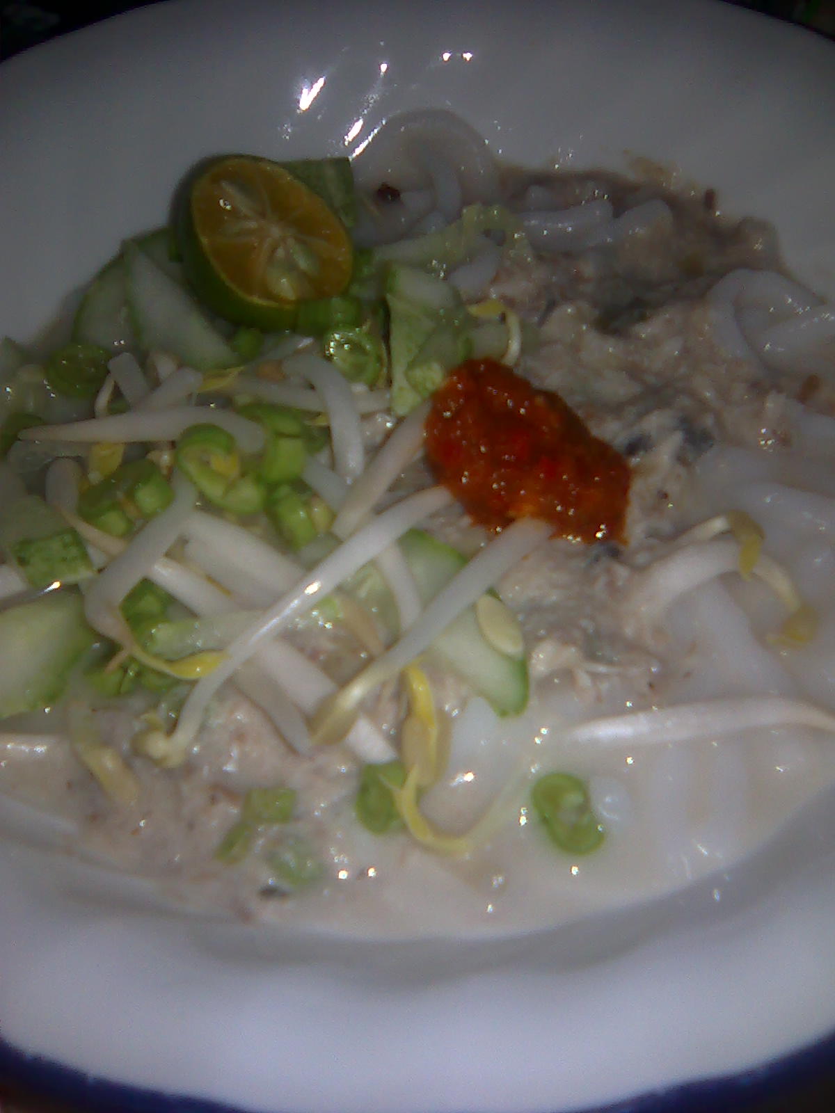 mustsweet,: laksa lemak ( kuah putih )