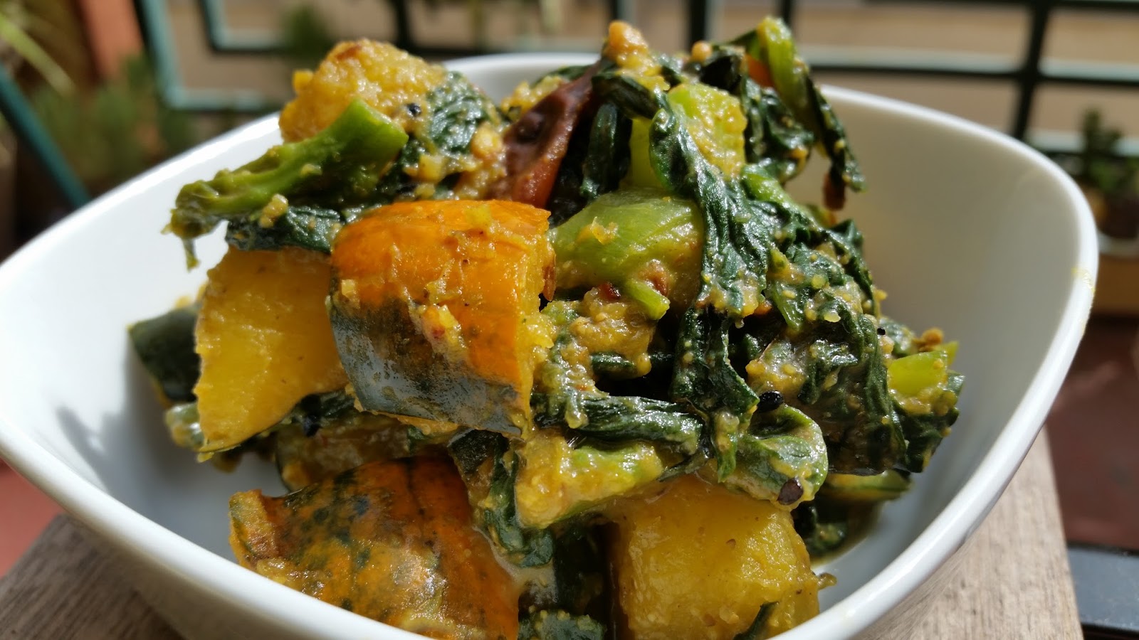 Pui Shaak o Kumro Chechki (Basella leaves and Acorn Squash) - Bengali Style
