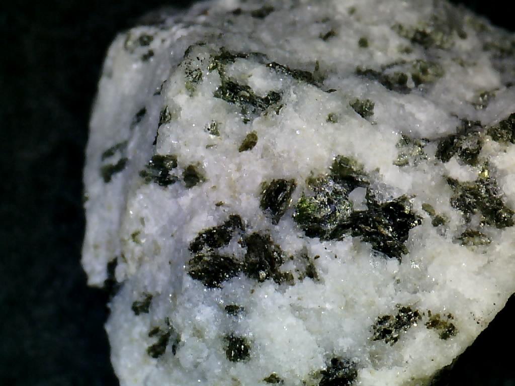 CSMS GEOLOGY POST: CLINOCHLORE & SERAPHINITE: CRUD ON THE QUARTZ