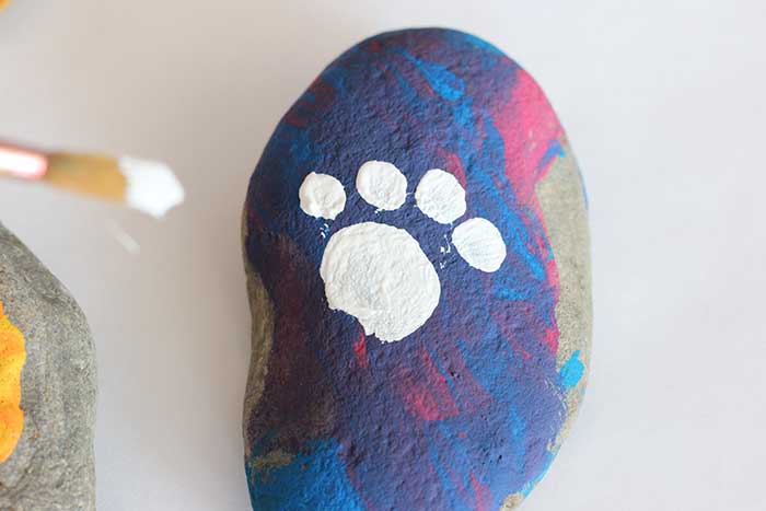 Paw Print Rock Craft for Kids: Family Dinner Book Club | Sunny Day Family