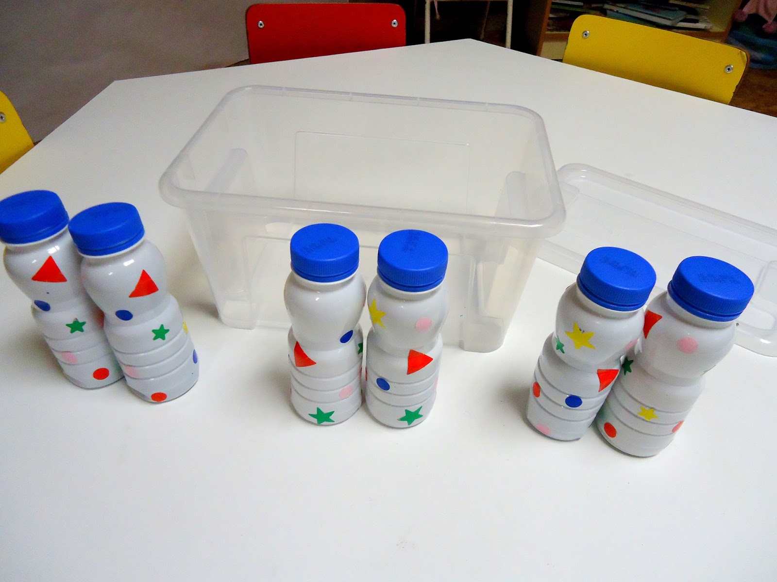 ENEBLOGGA: CREANDO JUEGOS MANIPULATIVOS CON BOTES