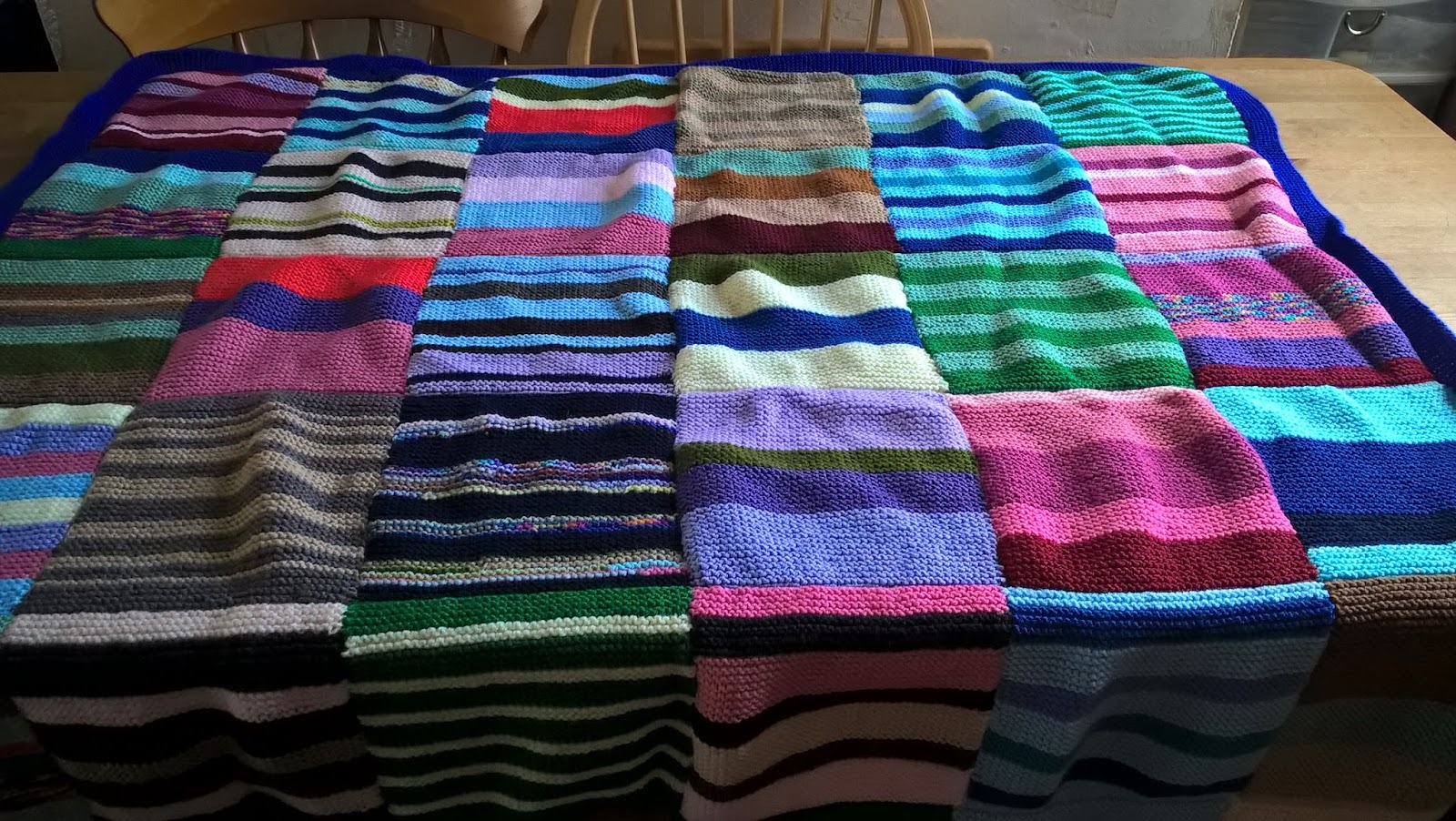 The Frugal Knit-Wit: What's the Knit-Wit Knitting?