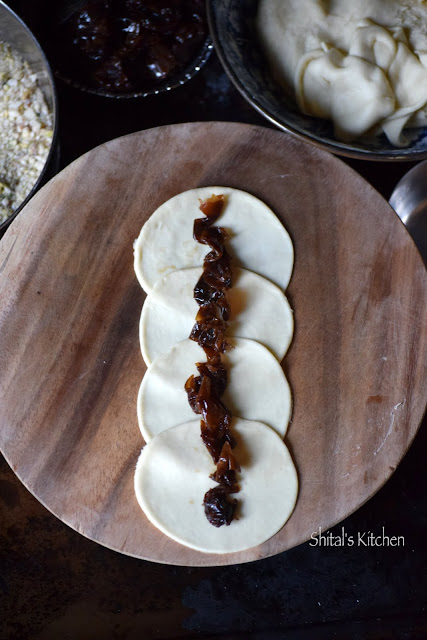 Shital's-Kitchen: Gulkand Gujiya