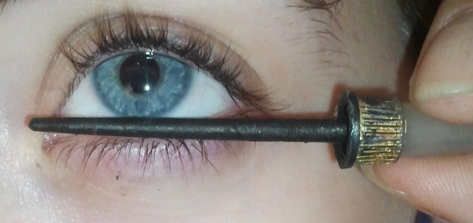 Bleached Colours: HASHMI KAJAL - Mi khol, delineador y algo más.