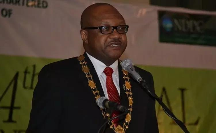 Abia PDP chieftain formally decamps to APC