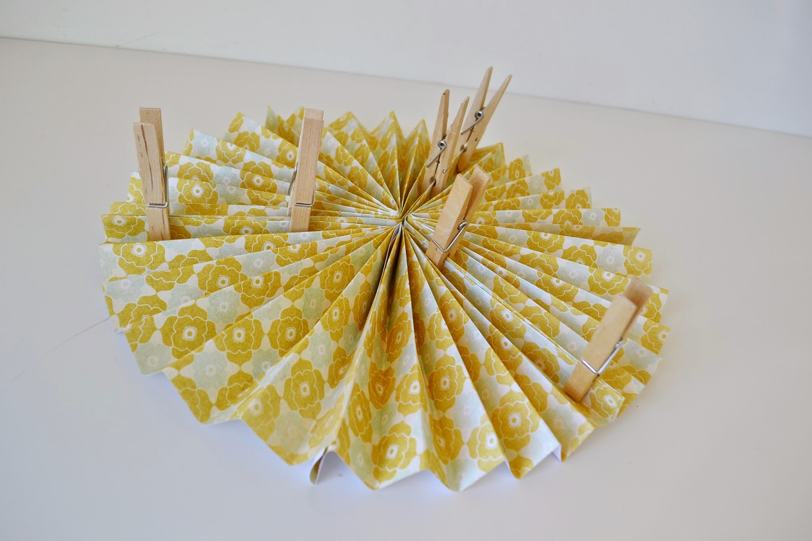 Funky Junk: DIY Paper Fans