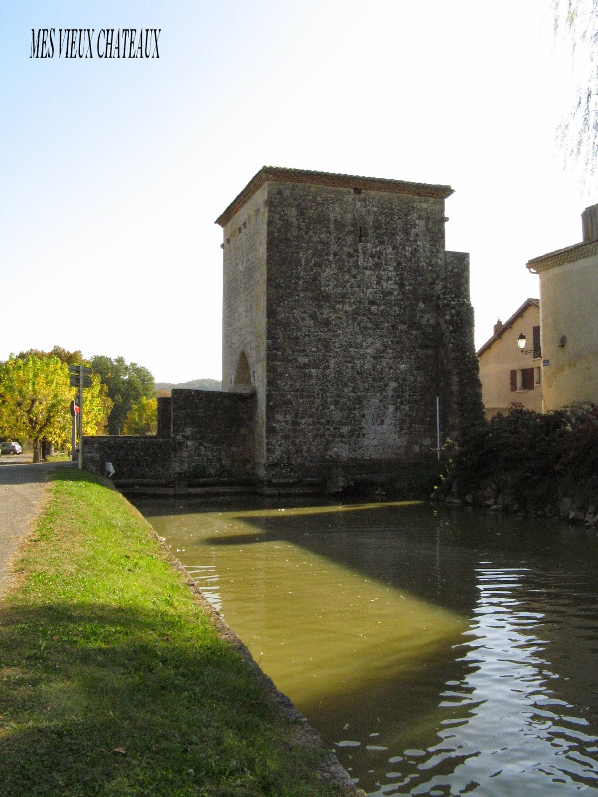 MES VIEUX CHATEAUX: La bastide de Barran